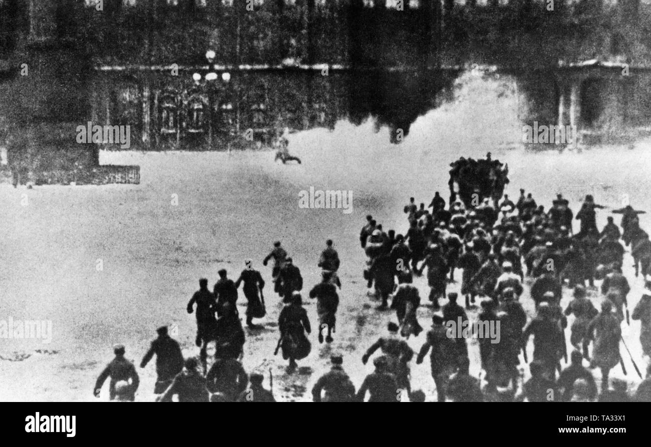 1917 winter palace hi-res stock photography and images - Alamy