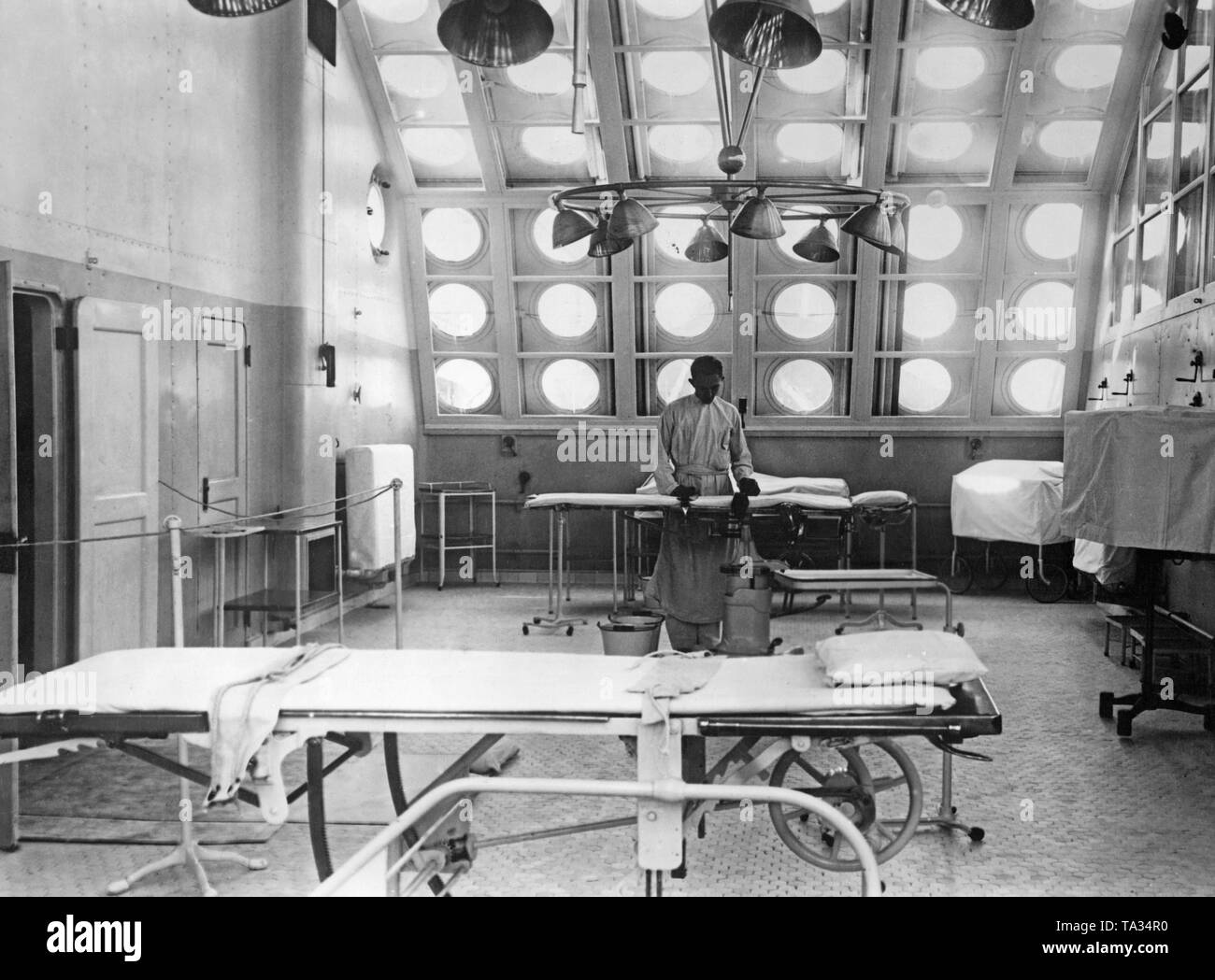 Operating room aboard the American hospital ship "Relief Stock Photo ...