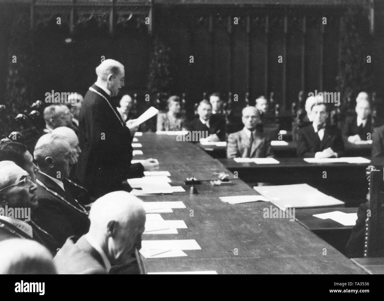 Mayor meeting room Black and White Stock Photos & Images - Alamy