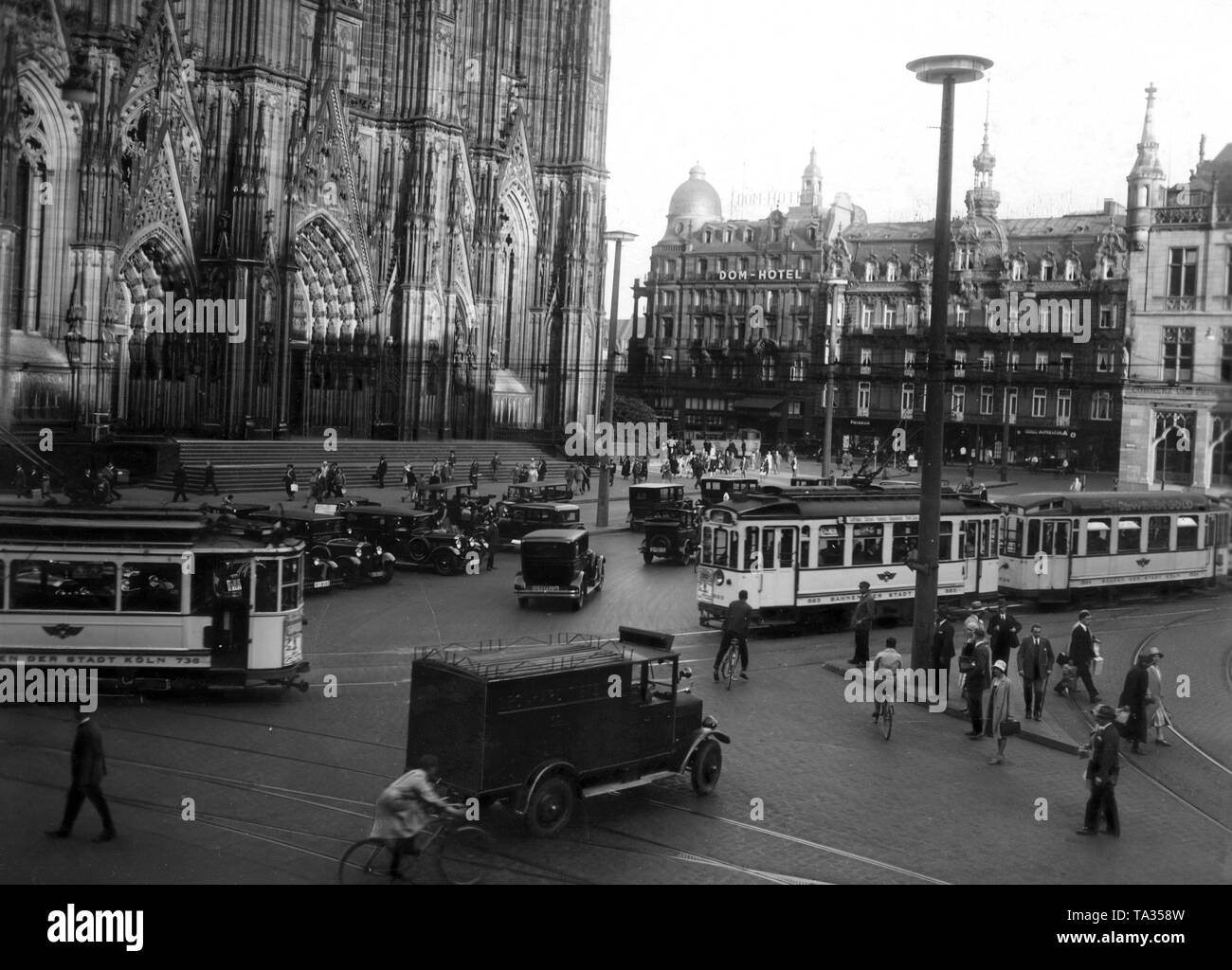 Cologne cathedral view hi-res stock photography and images - Alamy