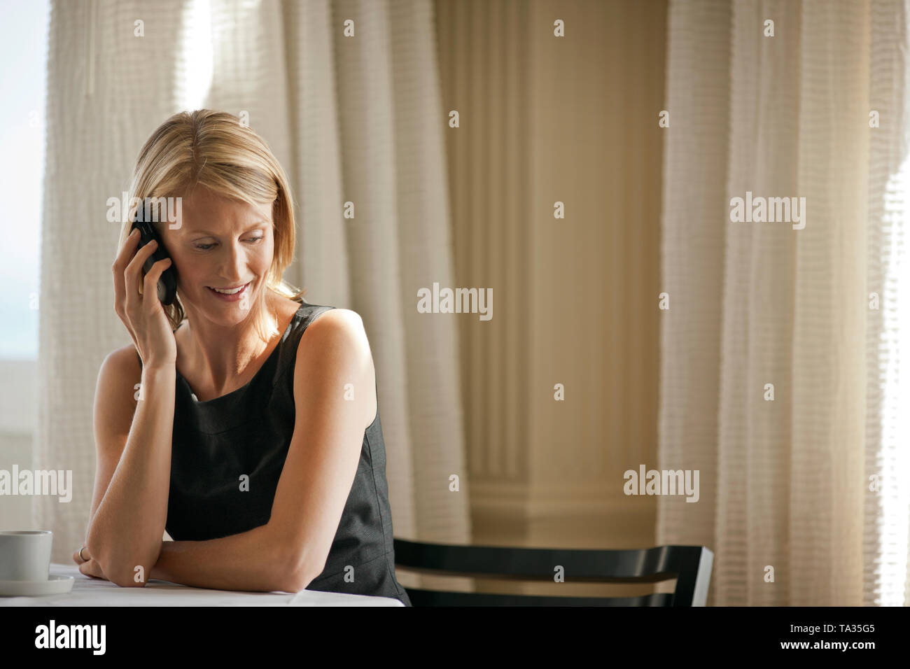 Blonde women sitting at a table hi-res stock photography and images - Alamy