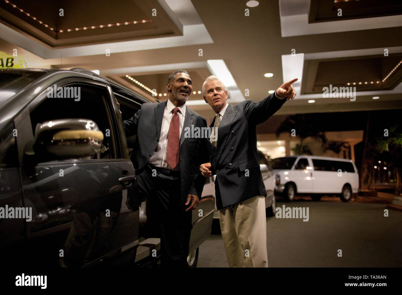 Two men talking with one another hi-res stock photography and images ...