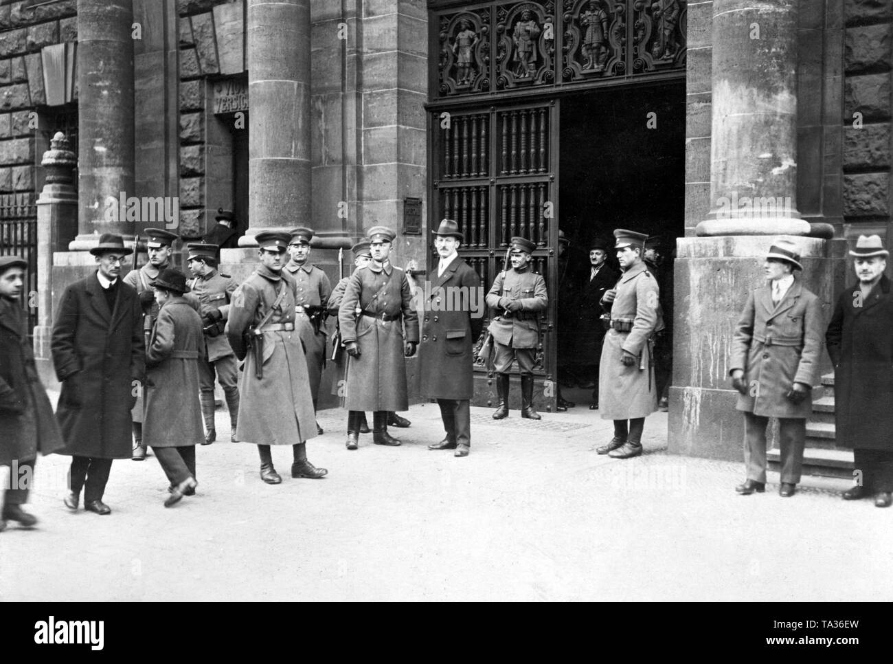 1920s police officer hi-res stock photography and images - Alamy
