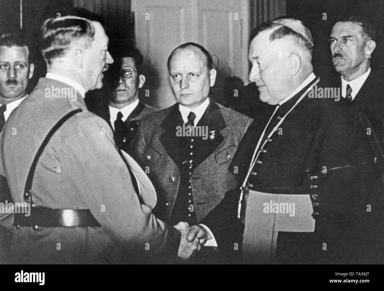 Dictator adolf hitler with his army hi-res stock photography and images ...