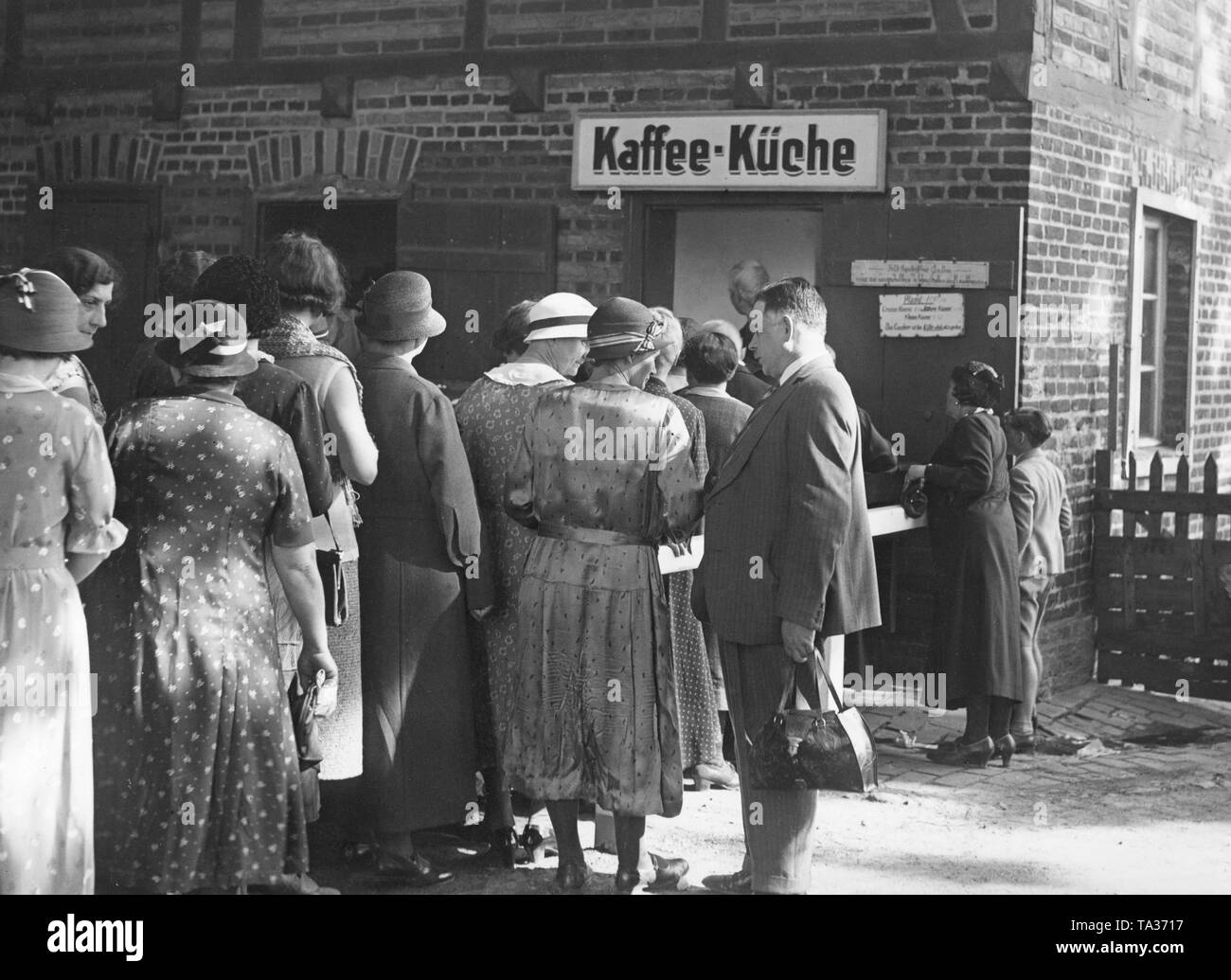 Restaurant queue Black and White Stock Photos & Images - Alamy