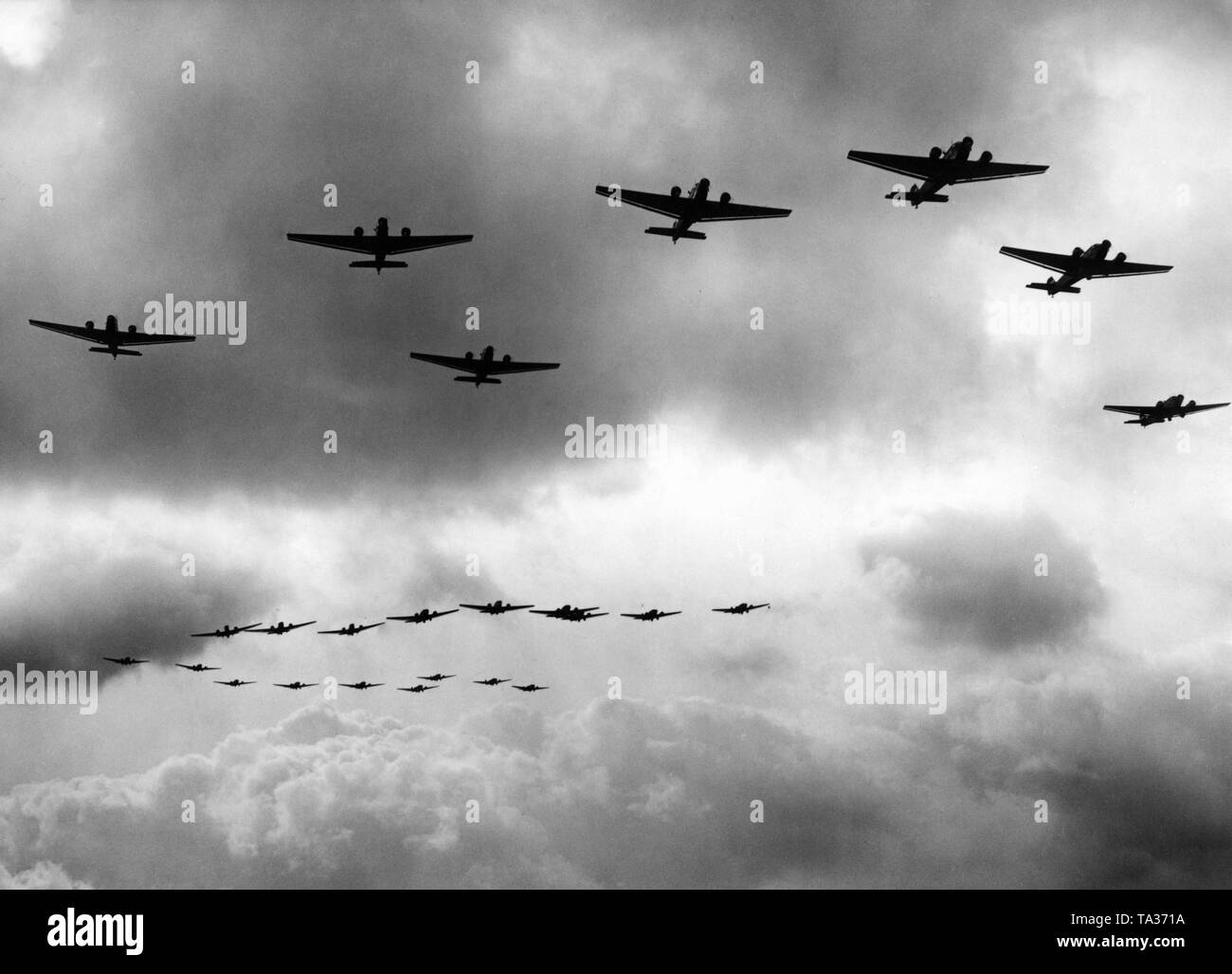Junkers ju 52 in flight Black and White Stock Photos & Images - Alamy