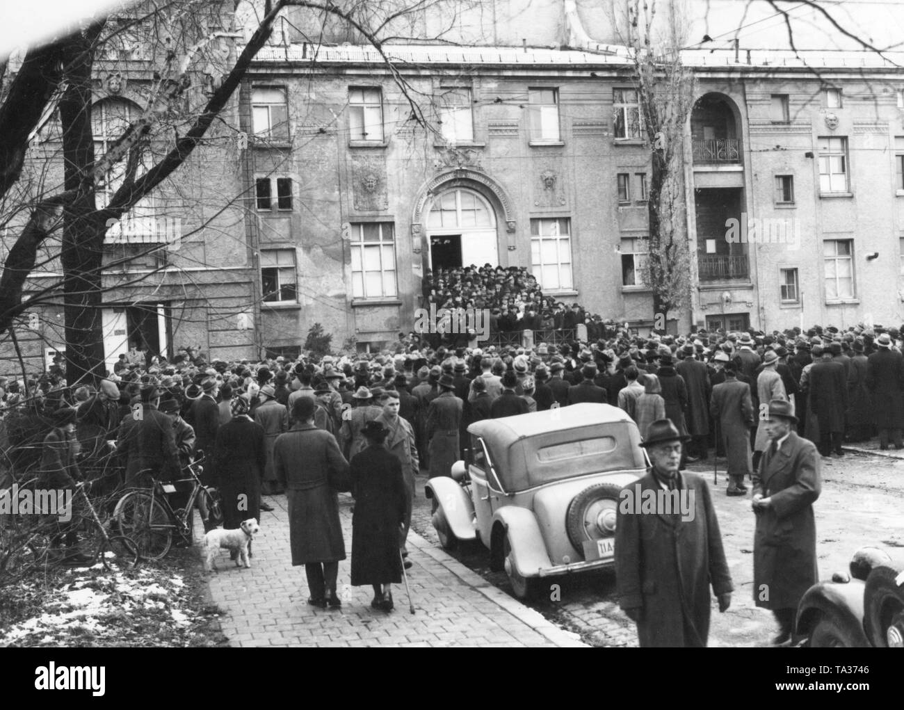 1940s party hi-res stock photography and images - Alamy