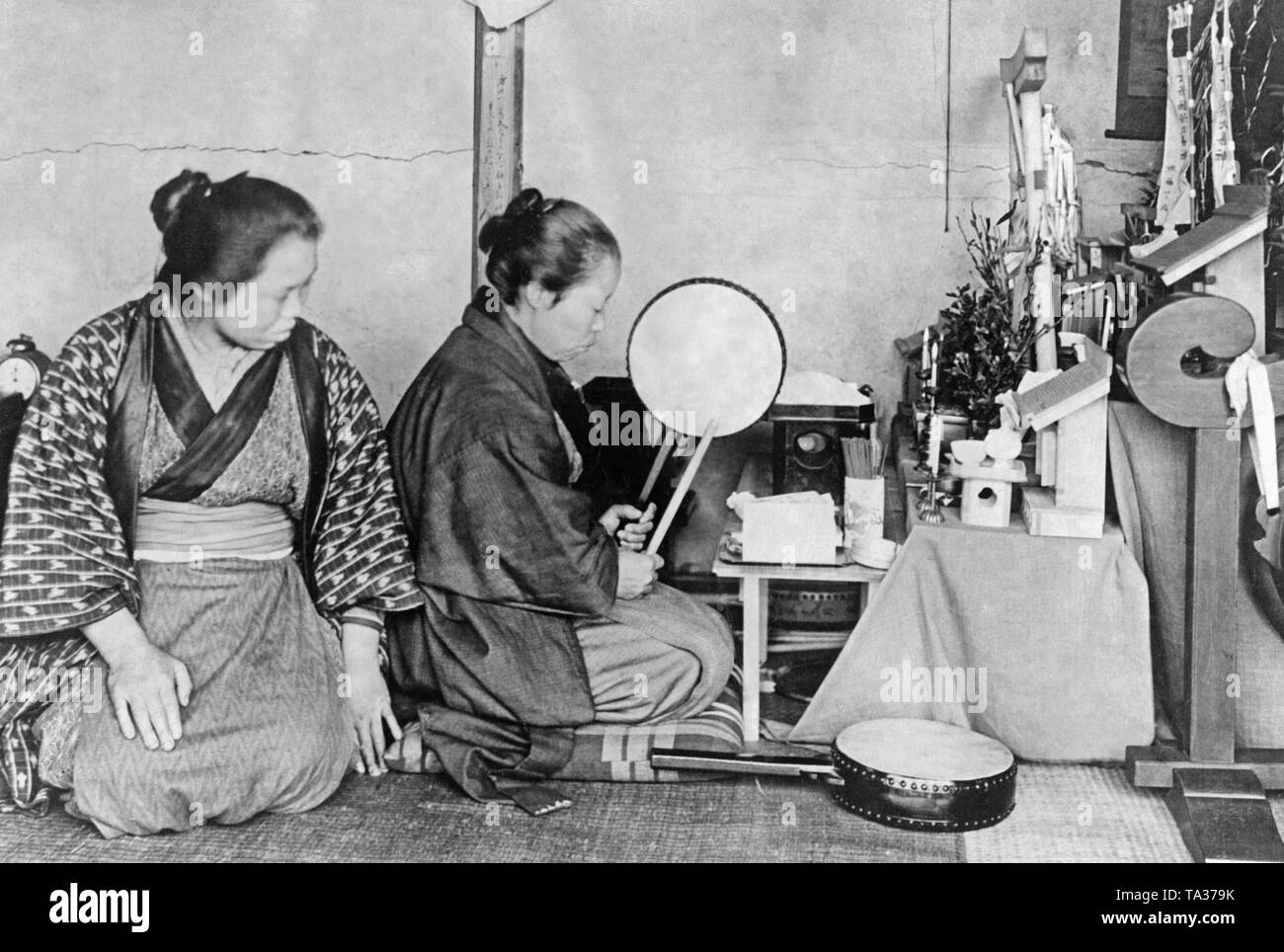 Family altar hi-res stock photography and images - Alamy