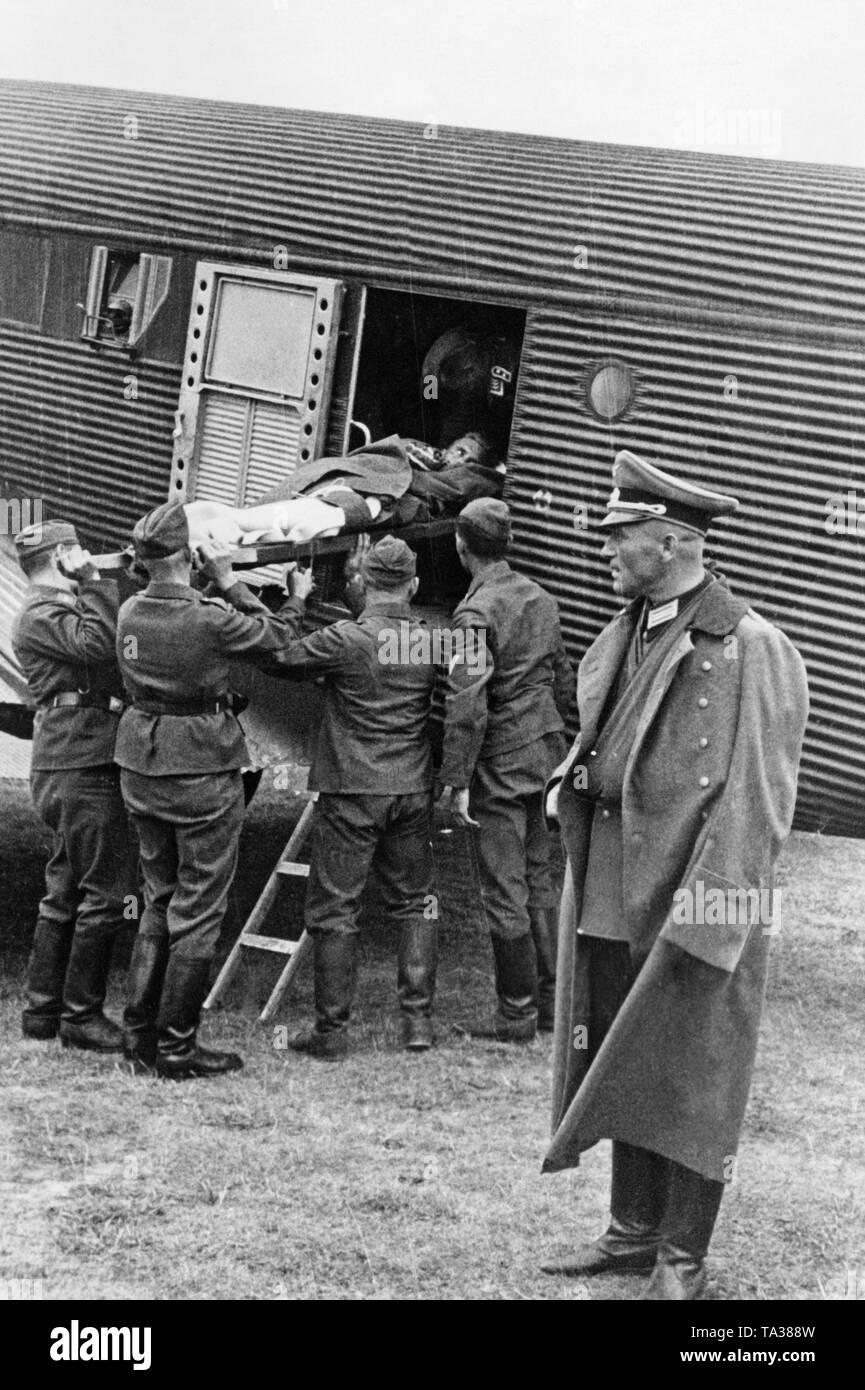 Photo of a wounded German soldier of the Condor Legion at unloading in ...