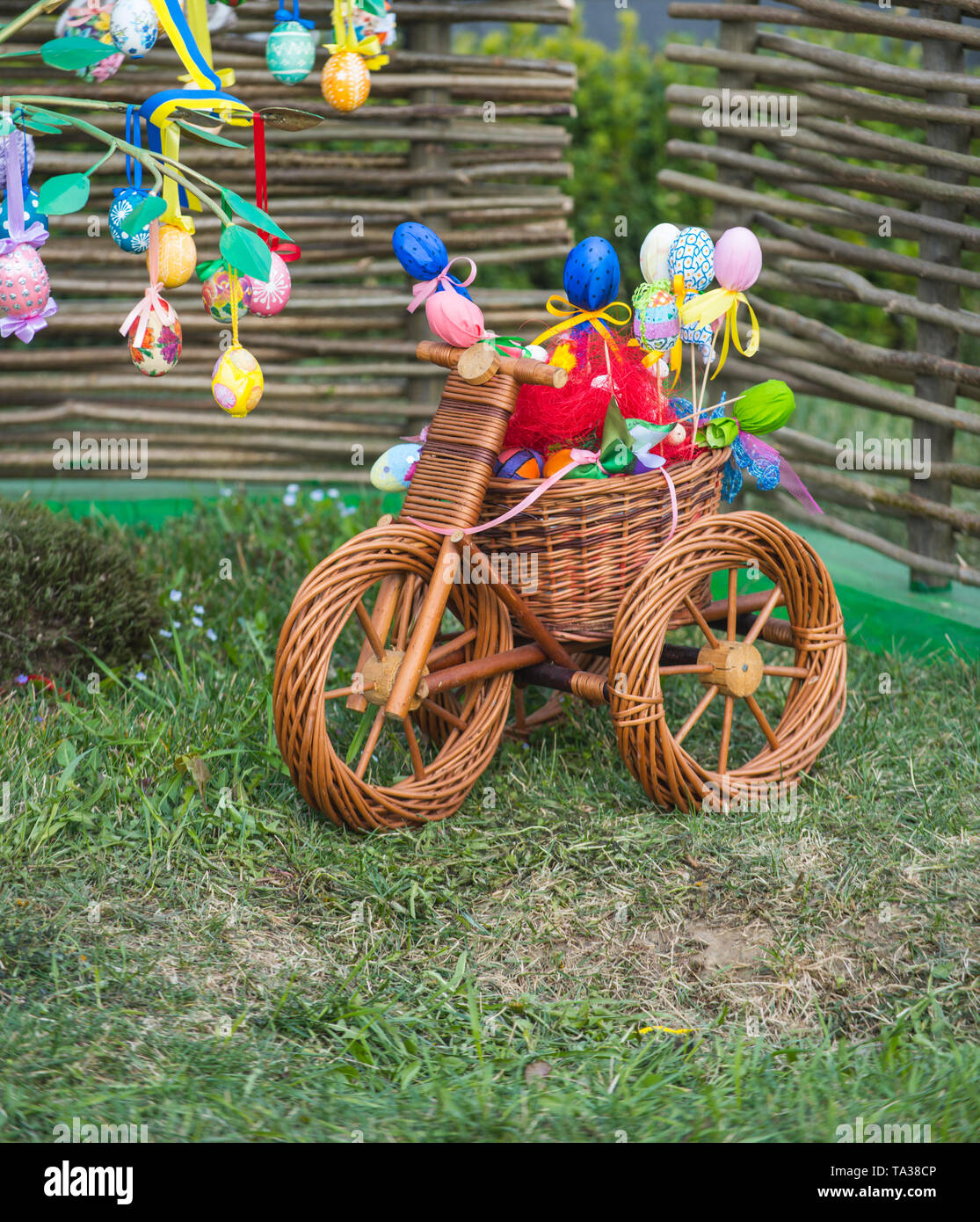 Bike basket present hi-res stock photography and images - Alamy