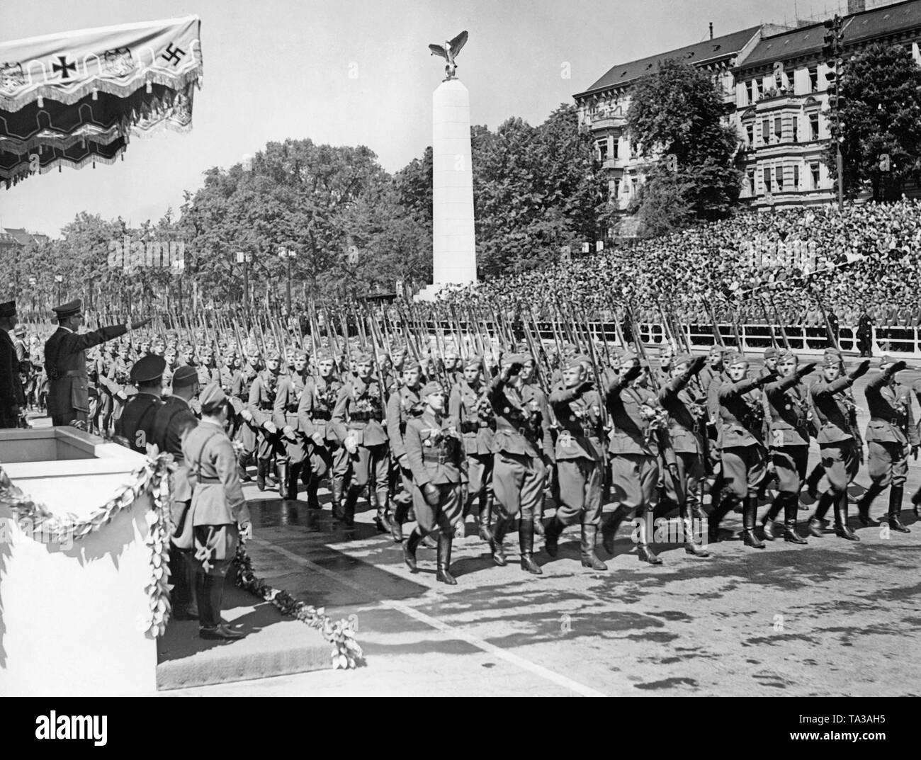 Photo of a formation (non-commissioned officers and crew) of the Condor ...