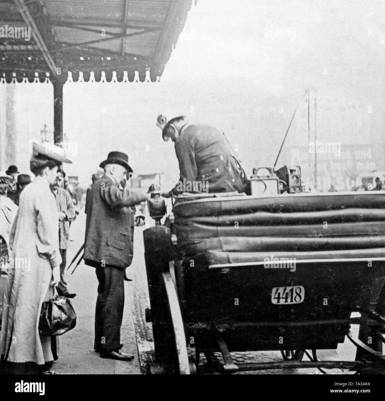 Berlin railway station Black and White Stock Photos & Images - Alamy