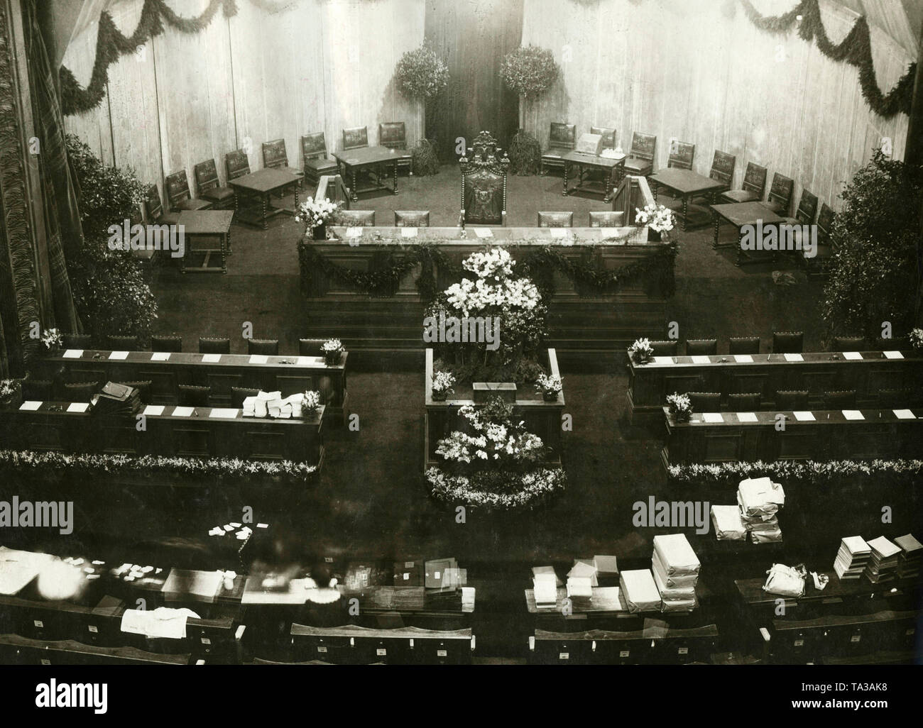 Weimar constitution hi-res stock photography and images - Alamy