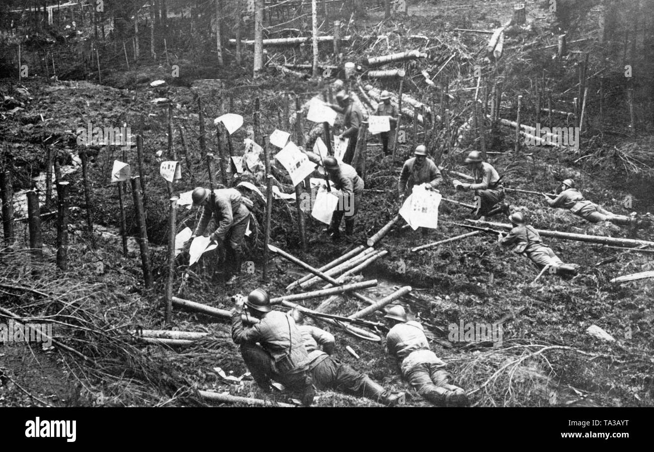 White army hi-res stock photography and images - Alamy