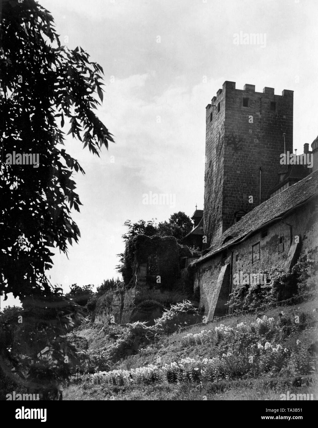 View of the round path with the tower of the "Gneisenau Castle ...