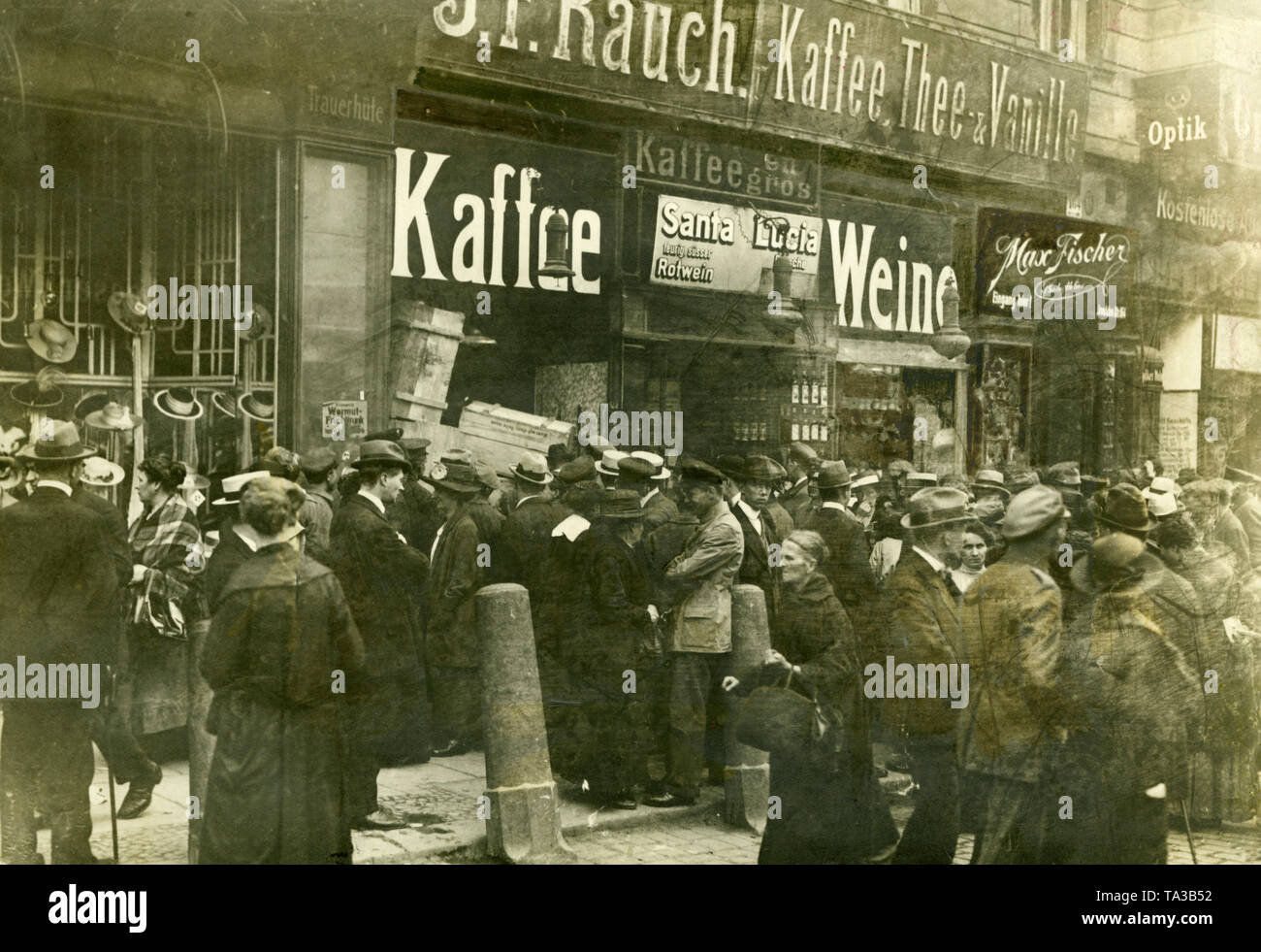Soviet store front hi-res stock photography and images - Alamy
