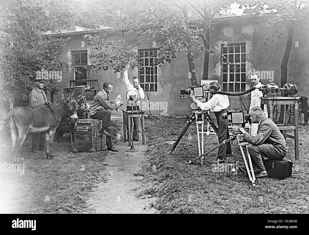 1920s shooting hi-res stock photography and images - Alamy