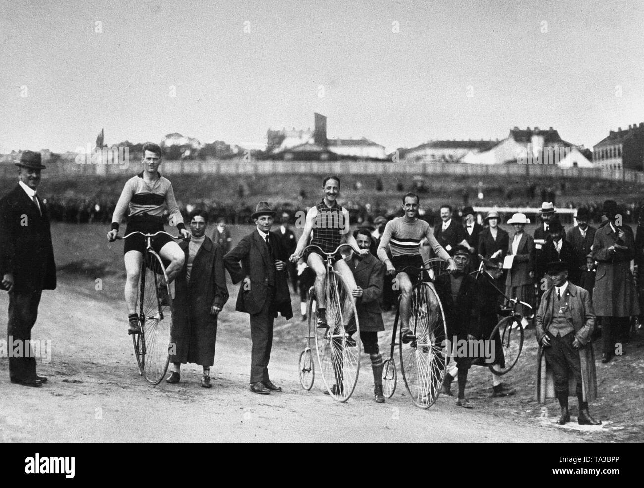 The participants of a high wheel race with their high wheels are ready ...