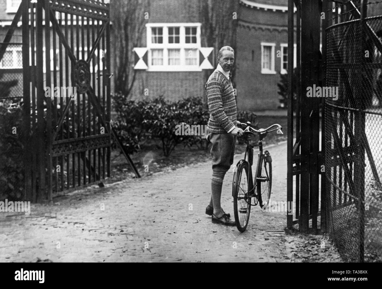 The Prussian Crown Prince (center) visiting his father, the former ...