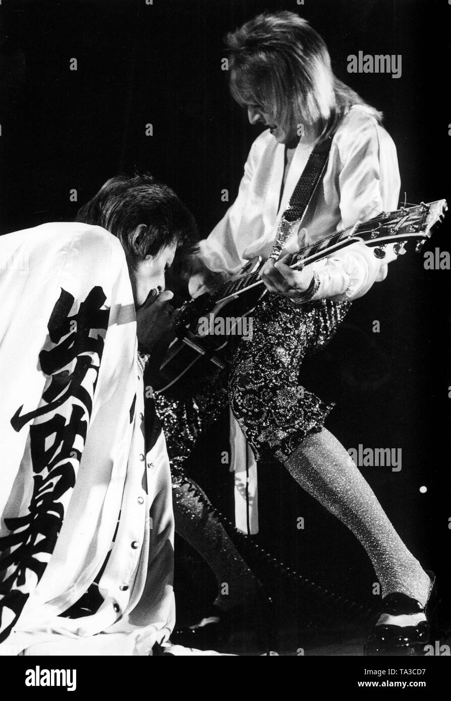 David bowie ziggy stardust stage hi-res stock photography and images ...
