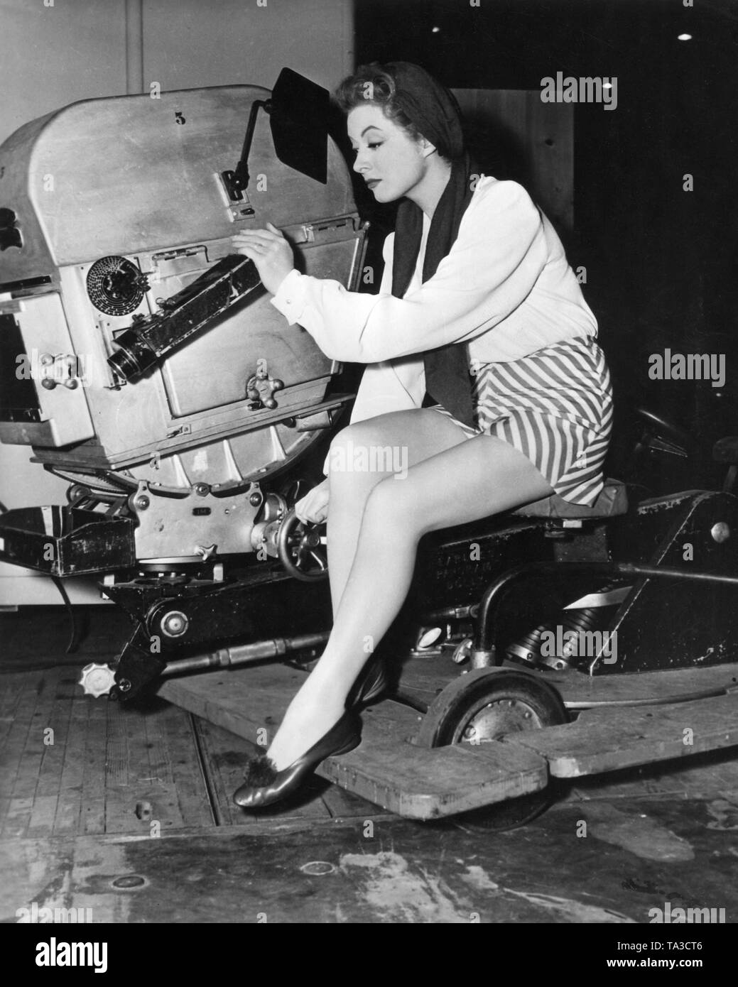 Greer garson portrait hi-res stock photography and images - Alamy