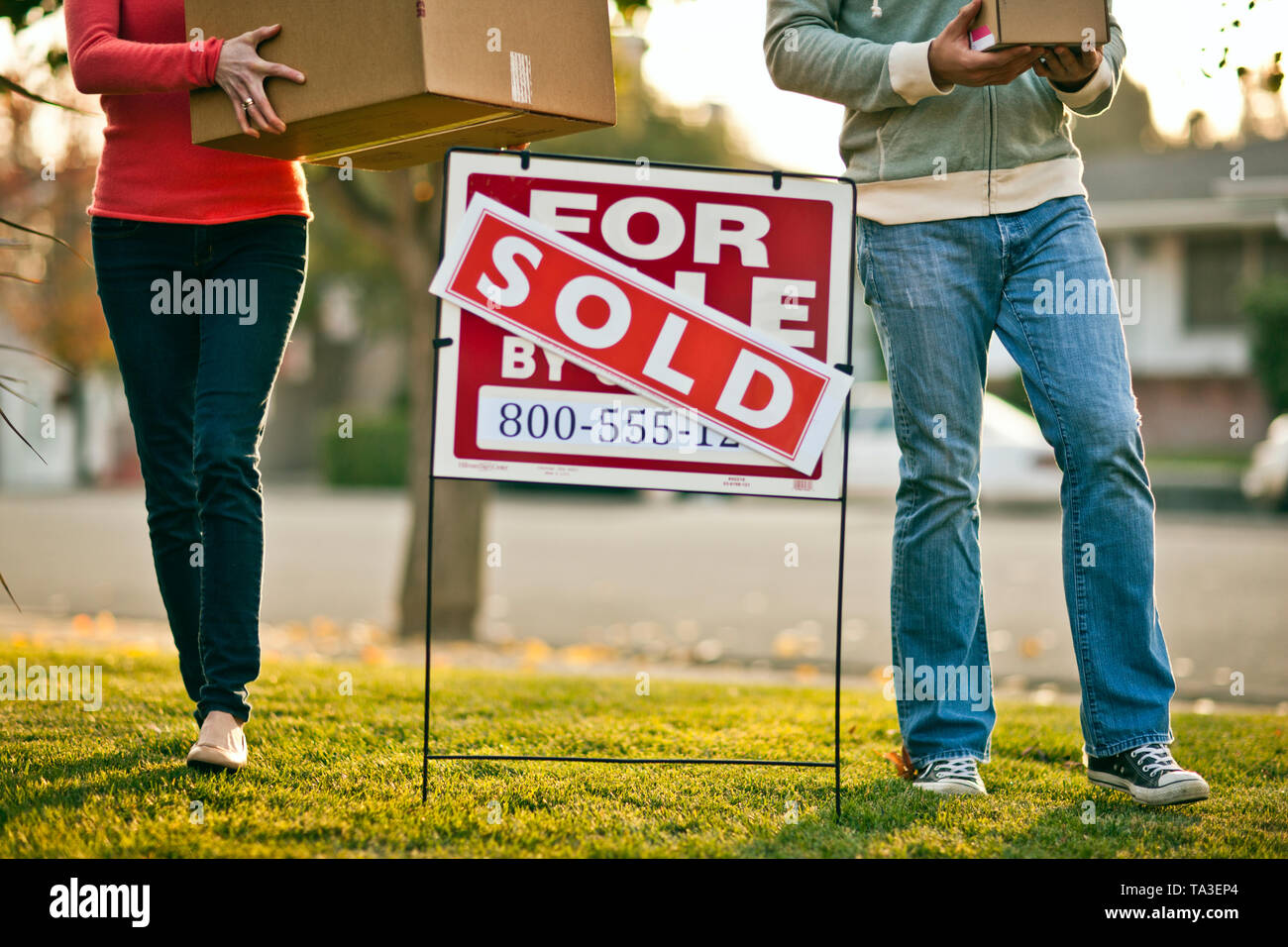Couple arrive hi-res stock photography and images - Alamy