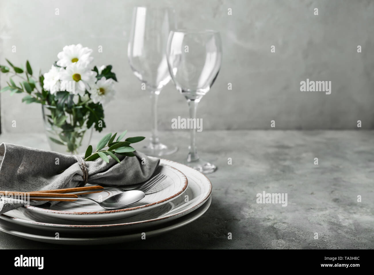 Simple table setting in restaurant Stock Photo - Alamy