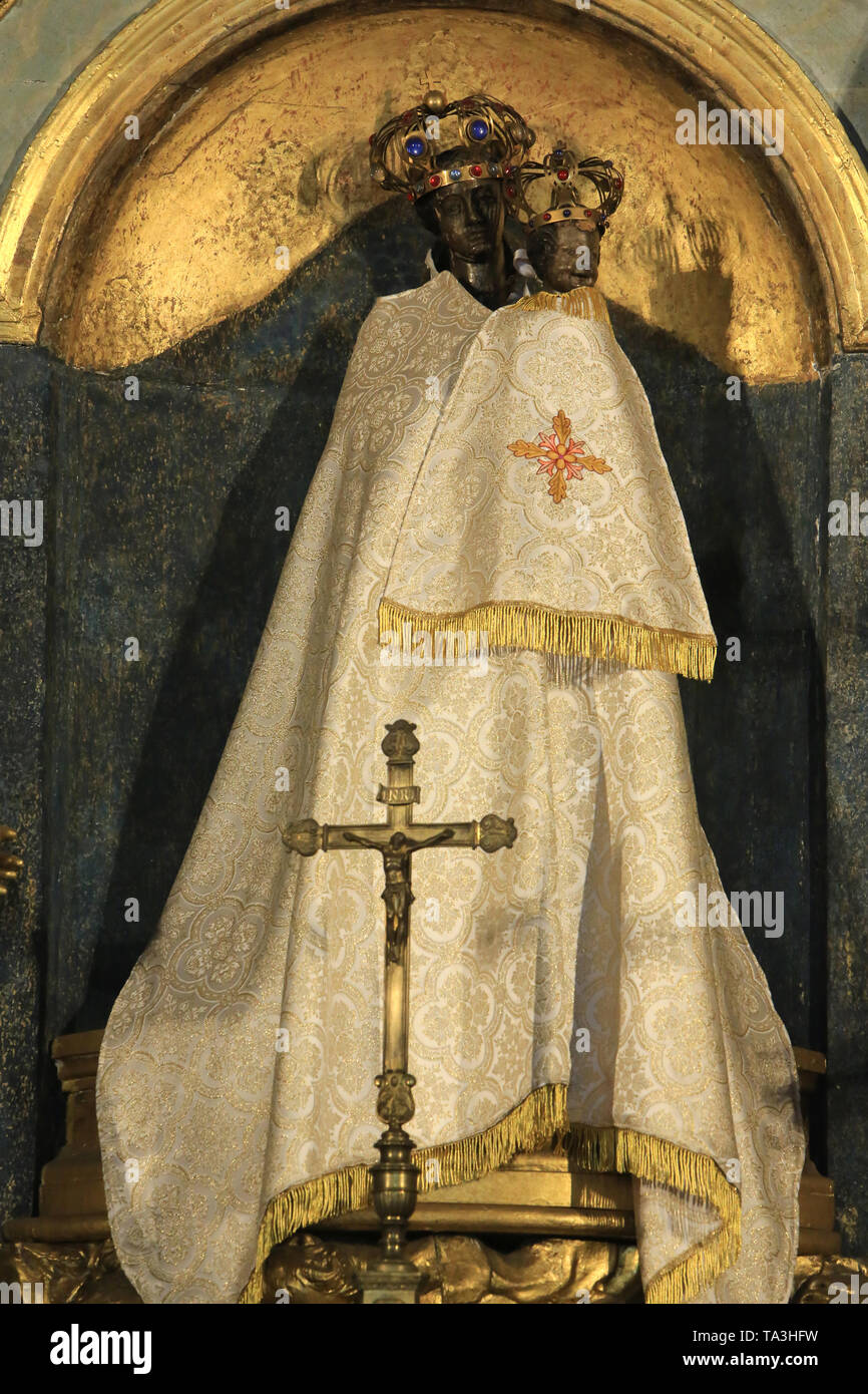 Vierge statue noire hi-res stock photography and images - Alamy