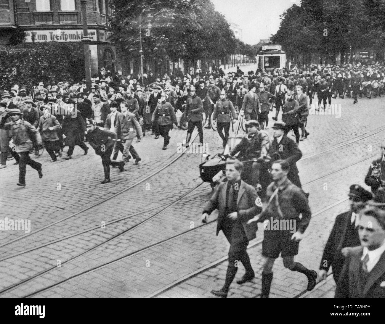 Sa raiding party hi-res stock photography and images - Alamy