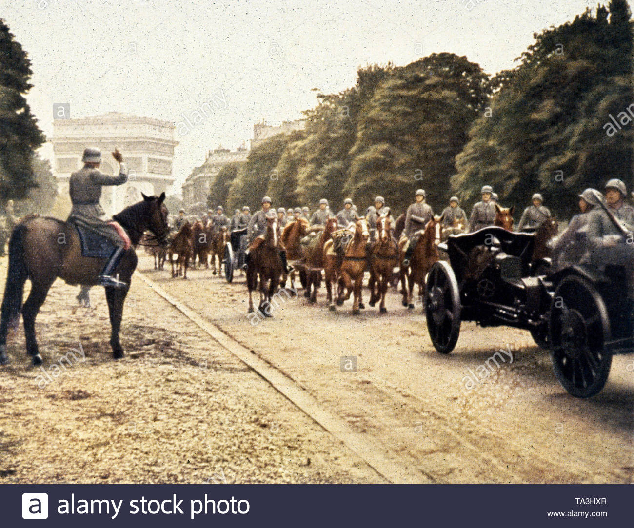 Paris Avenue 1940 High Resolution Stock Photography and Images - Alamy