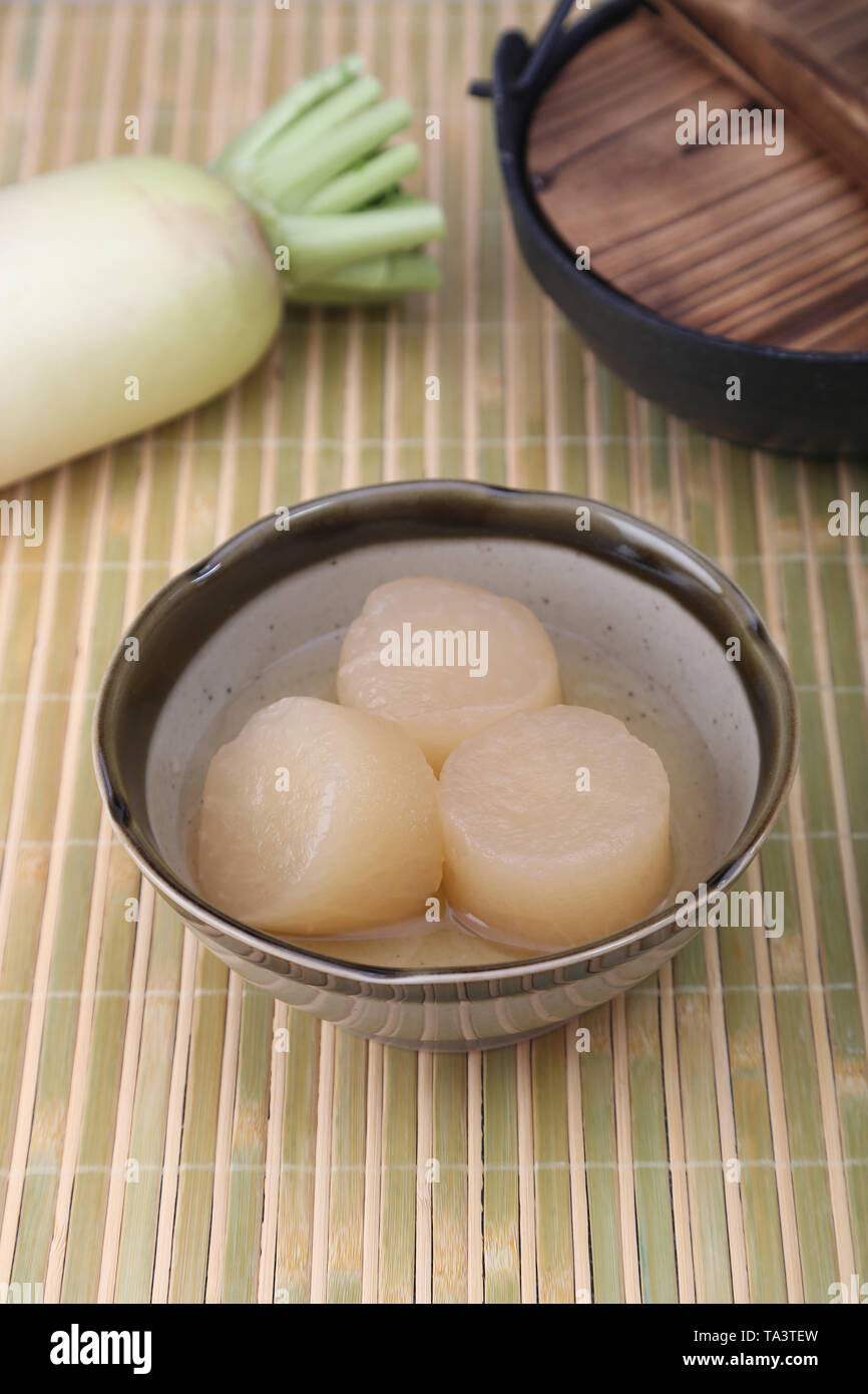 Daikon-oroshi (Grated Japanese radish Stock Photo - Alamy