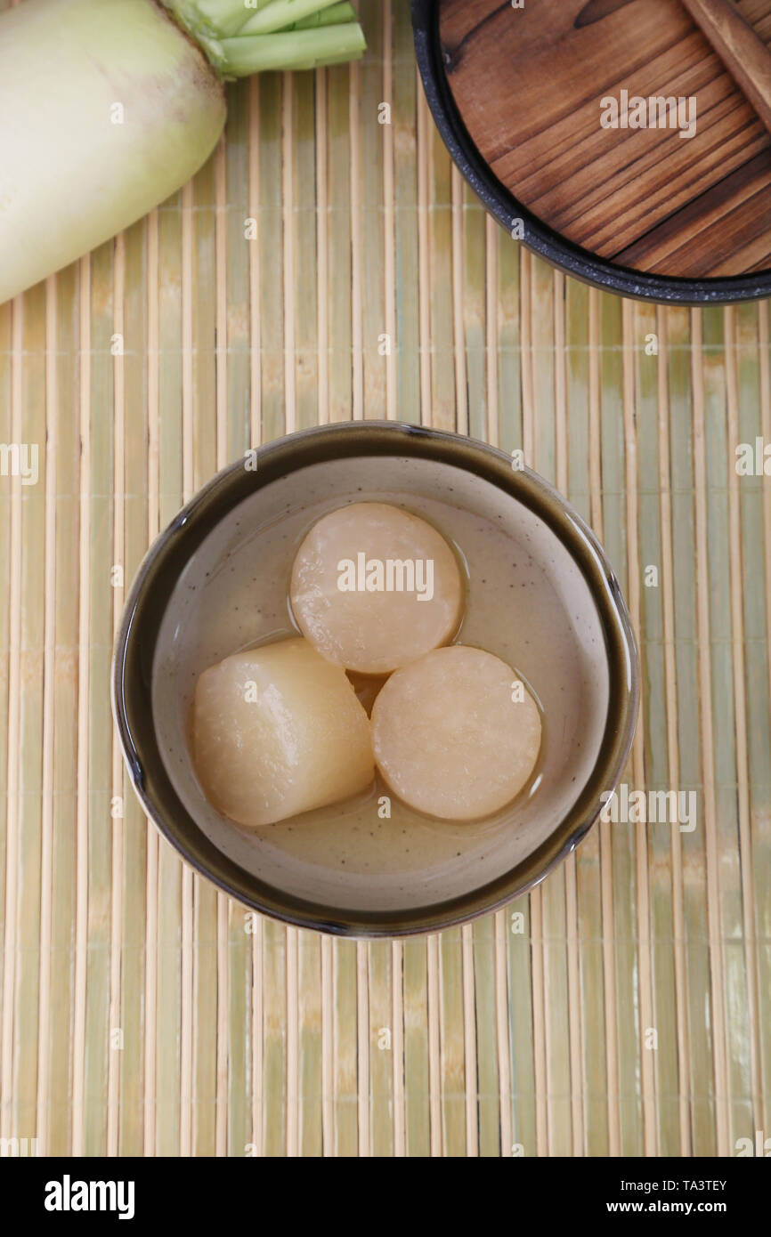 Daikon-oroshi (Grated Japanese radish Stock Photo - Alamy