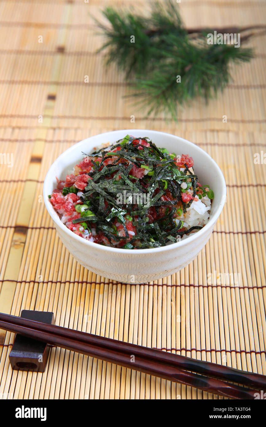 Gyu-toro don (rice with raw beef Stock Photo - Alamy