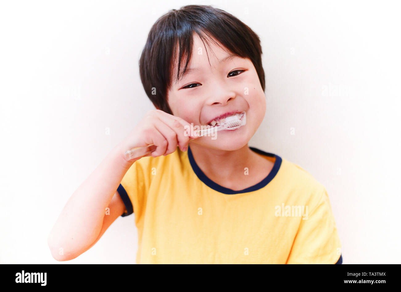 Child brushing teeth Stock Photo - Alamy