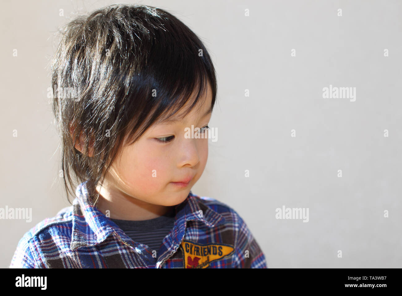 Child watching something Stock Photo - Alamy