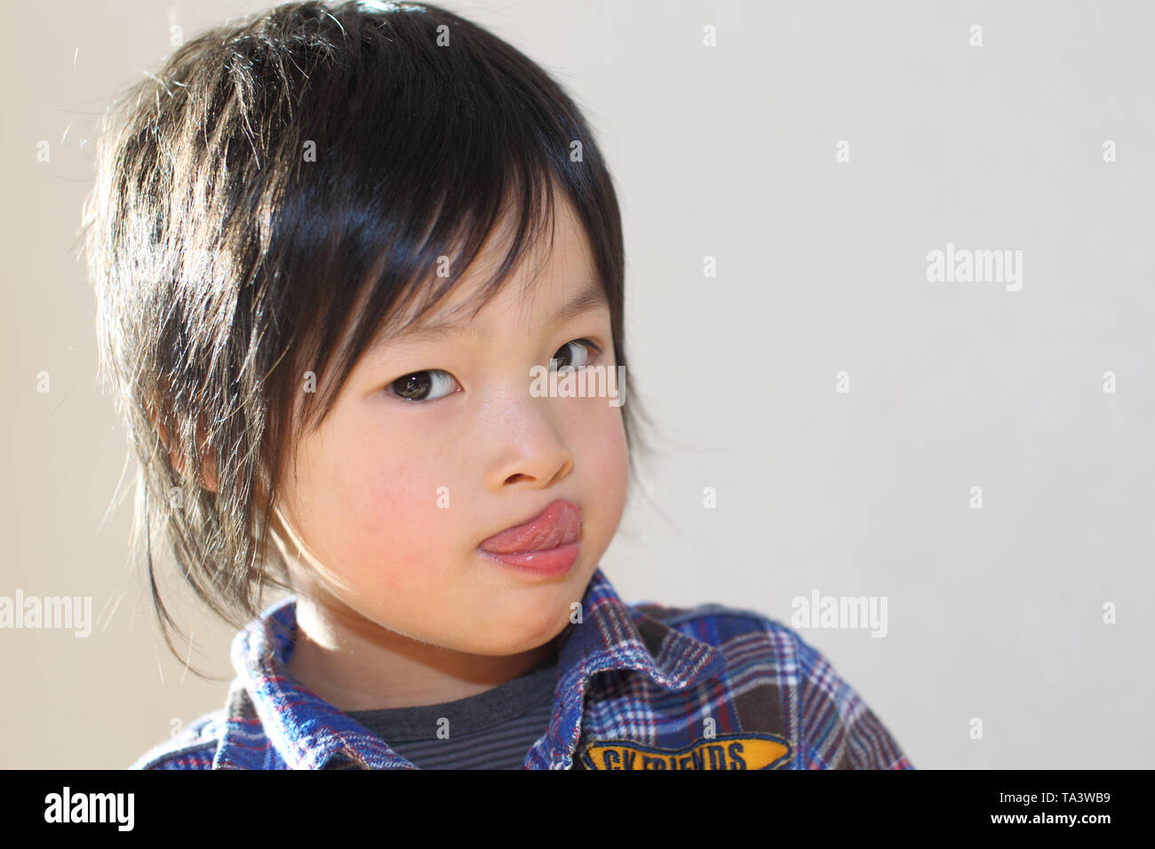 Child watching something Stock Photo - Alamy