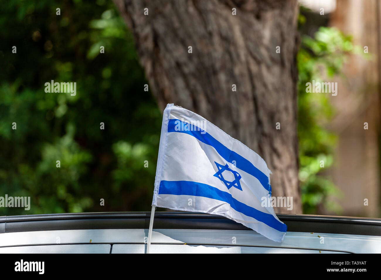 Yom haatzmaut flag hi-res stock photography and images - Alamy