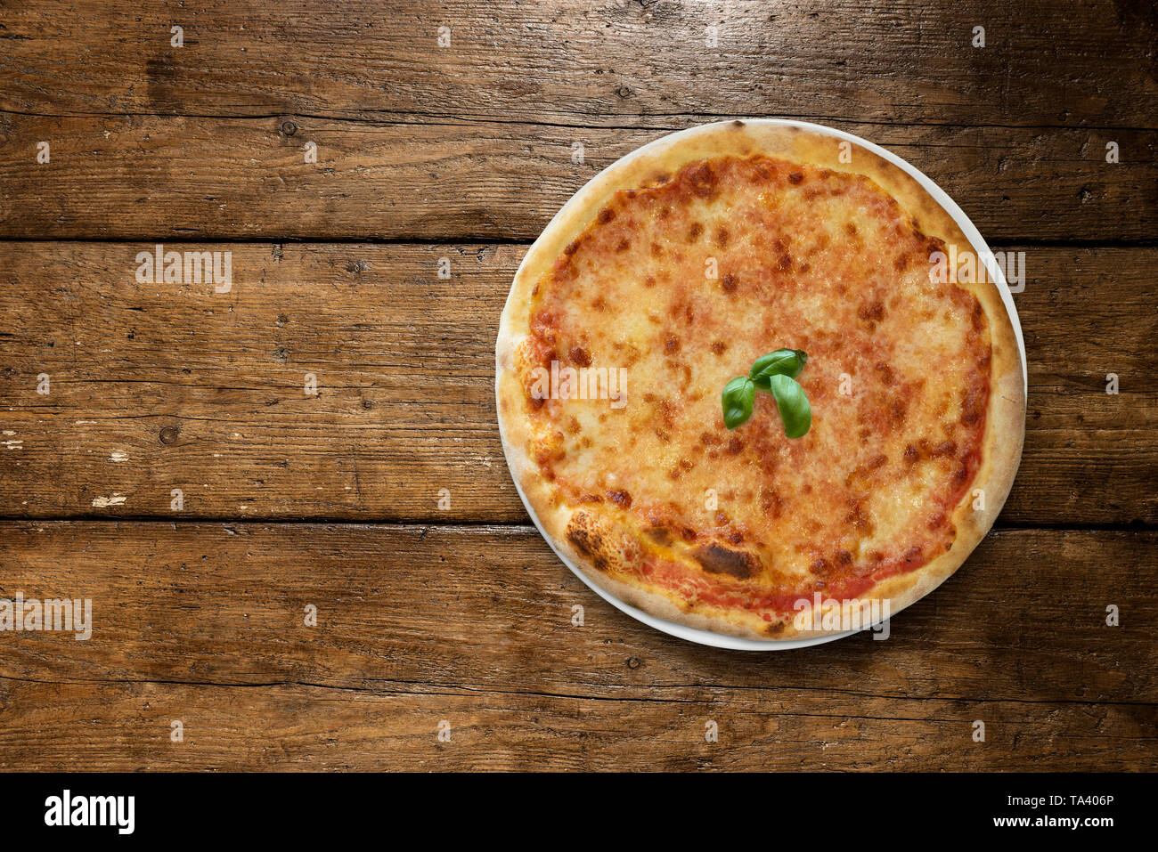 Margherita pizza fresh basil hi-res stock photography and images - Alamy
