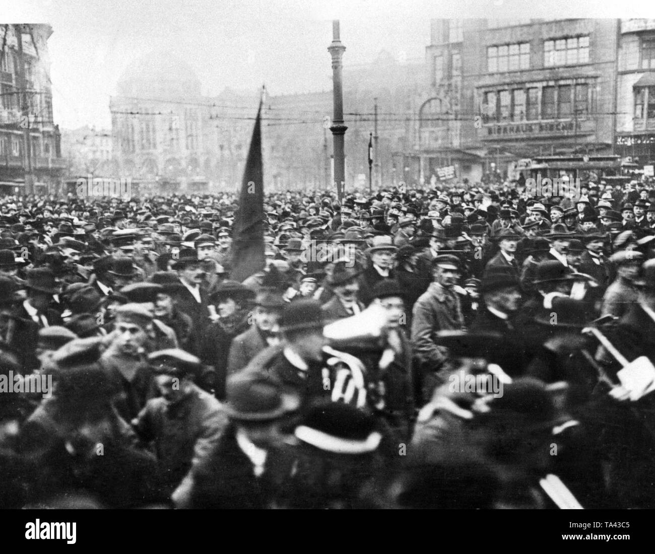 November revolution 1918 germany history Black and White Stock Photos ...