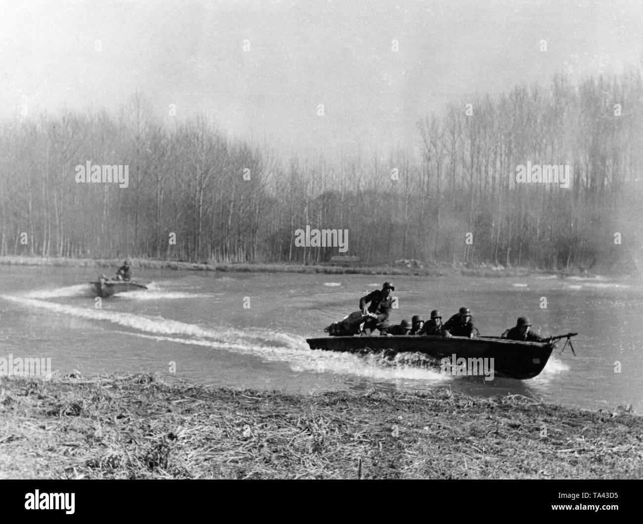 Assault boats hi-res stock photography and images - Alamy