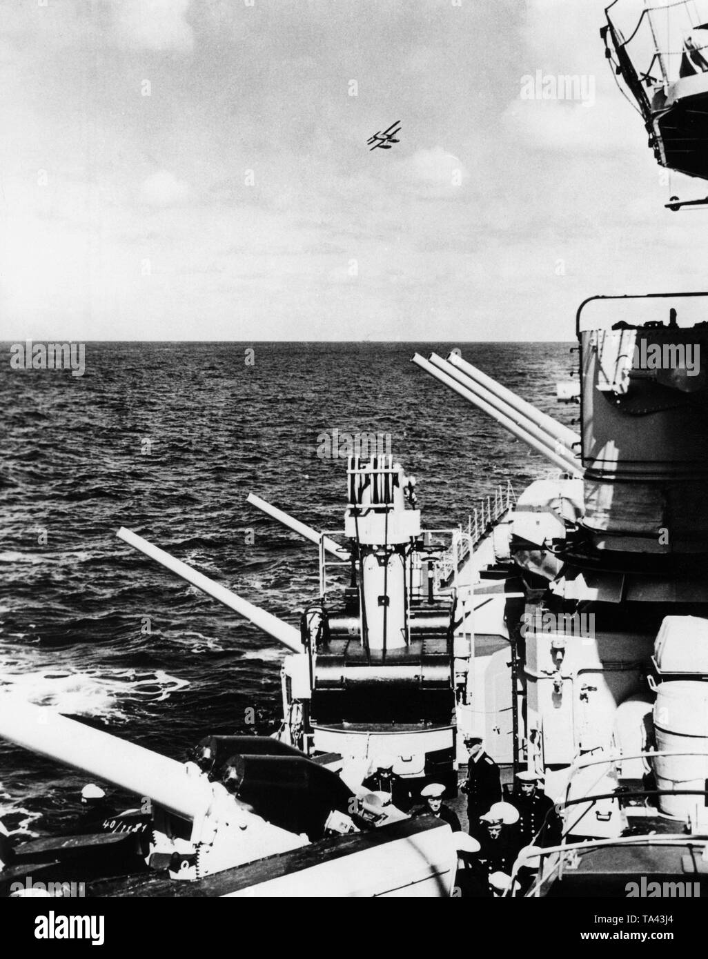 The picture shows a heavy German cruiser of the "Koenigsberg class ...