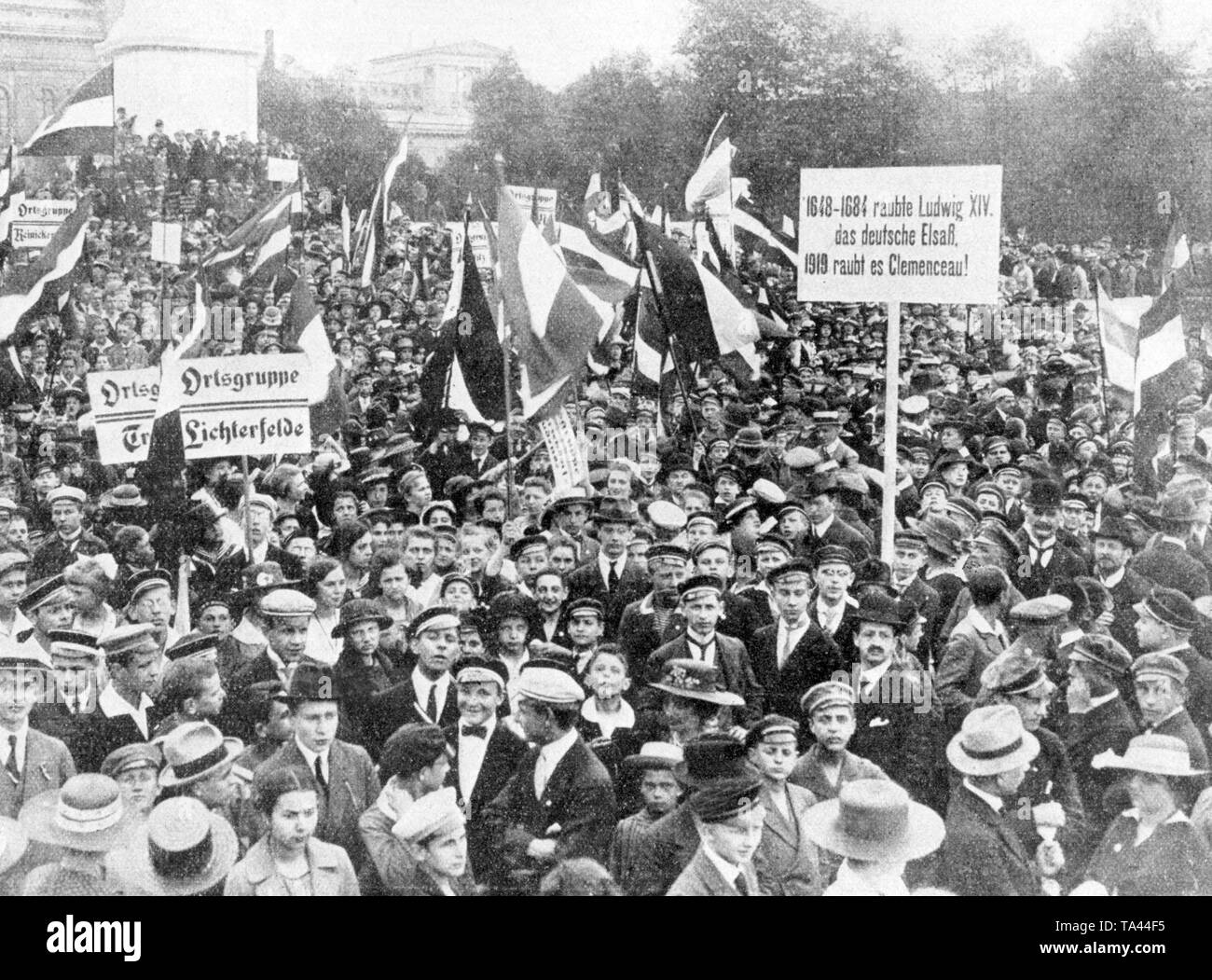 Demonstration against treaty versailles hi-res stock photography and ...