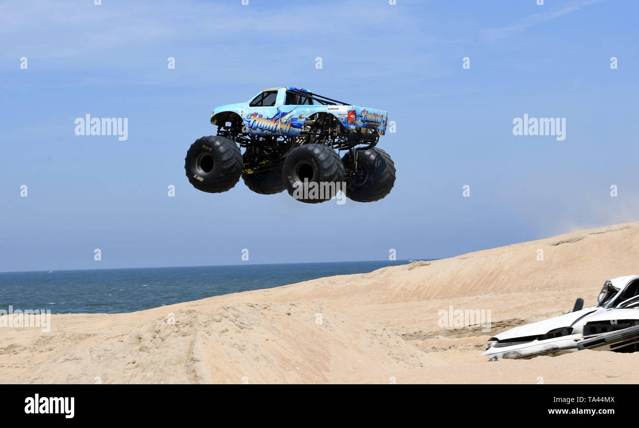 May 18, 2019 - PUNGO OFFROAD MONSTERS ON THE BEACH bring the big trucks ...