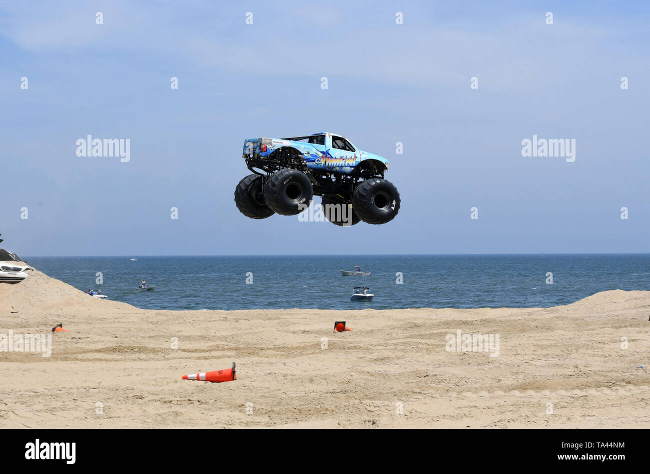 May 18, 2019 - PUNGO OFFROAD MONSTERS ON THE BEACH bring the big trucks ...