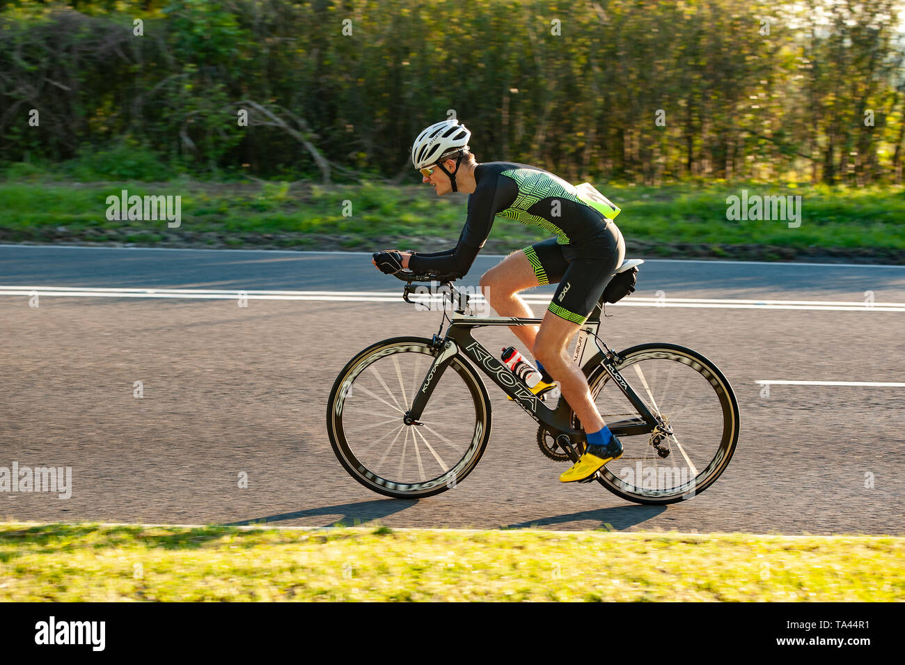 Leading female time trial cyclist hi-res stock photography and images ...