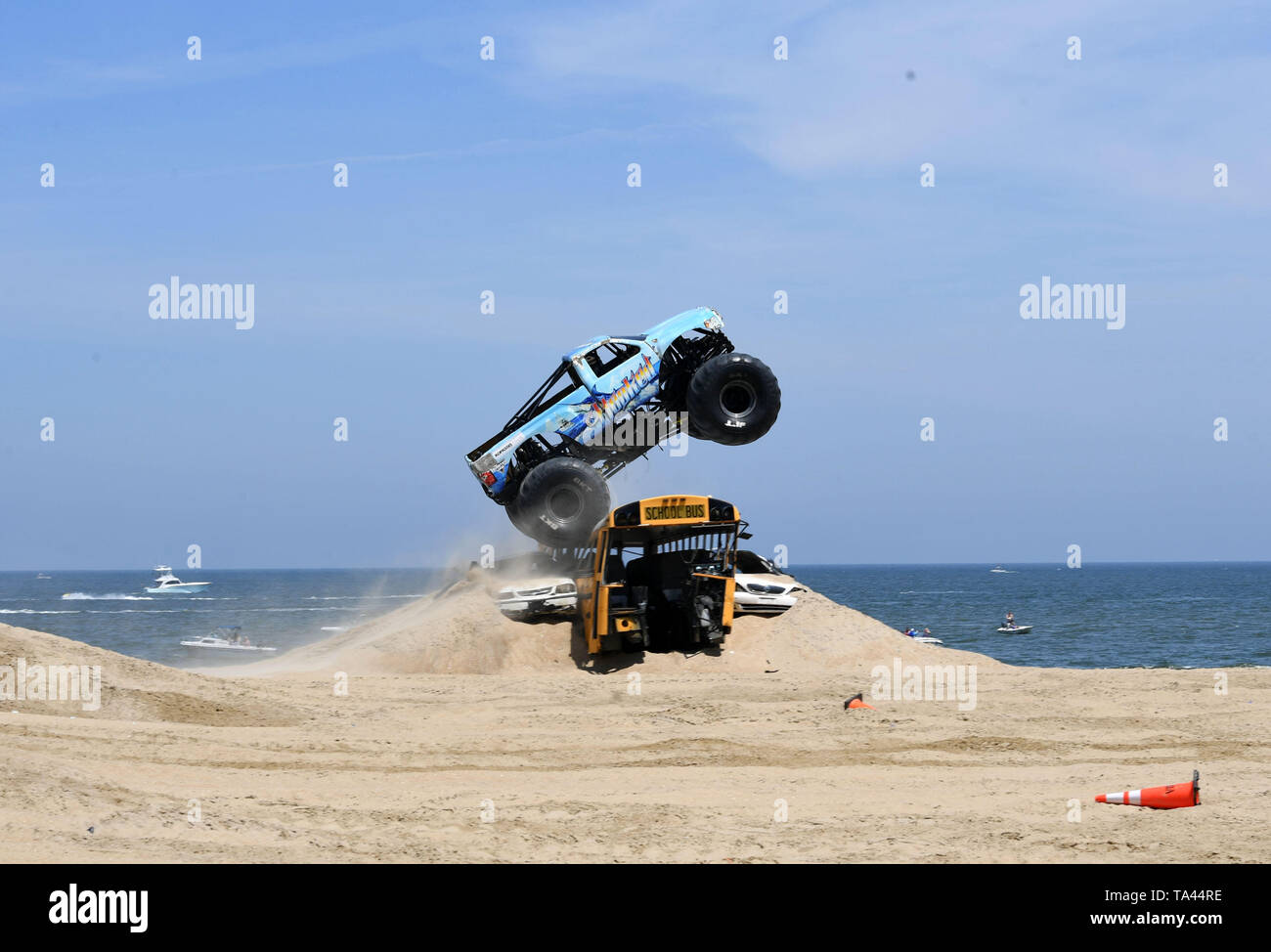 May 18, 2019 - PUNGO OFFROAD MONSTERS ON THE BEACH bring the big trucks ...