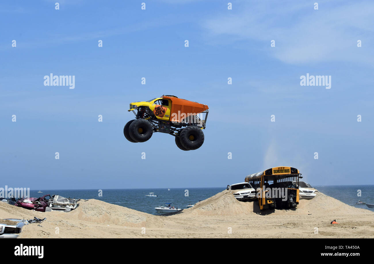 May 18, 2019 - PUNGO OFFROAD MONSTERS ON THE BEACH bring the big trucks ...