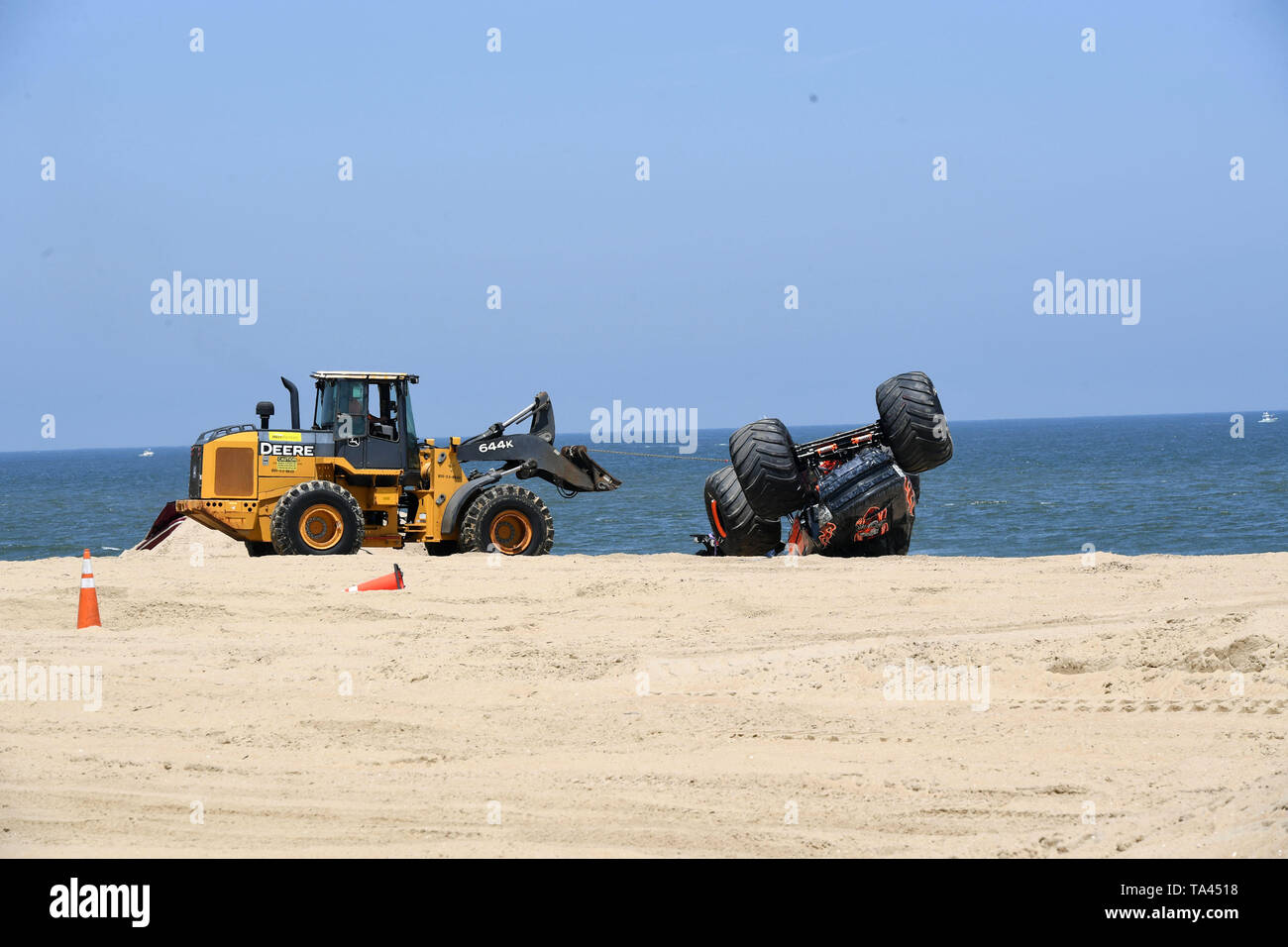May 18, 2019 - PUNGO OFFROAD MONSTERS ON THE BEACH bring the big trucks ...