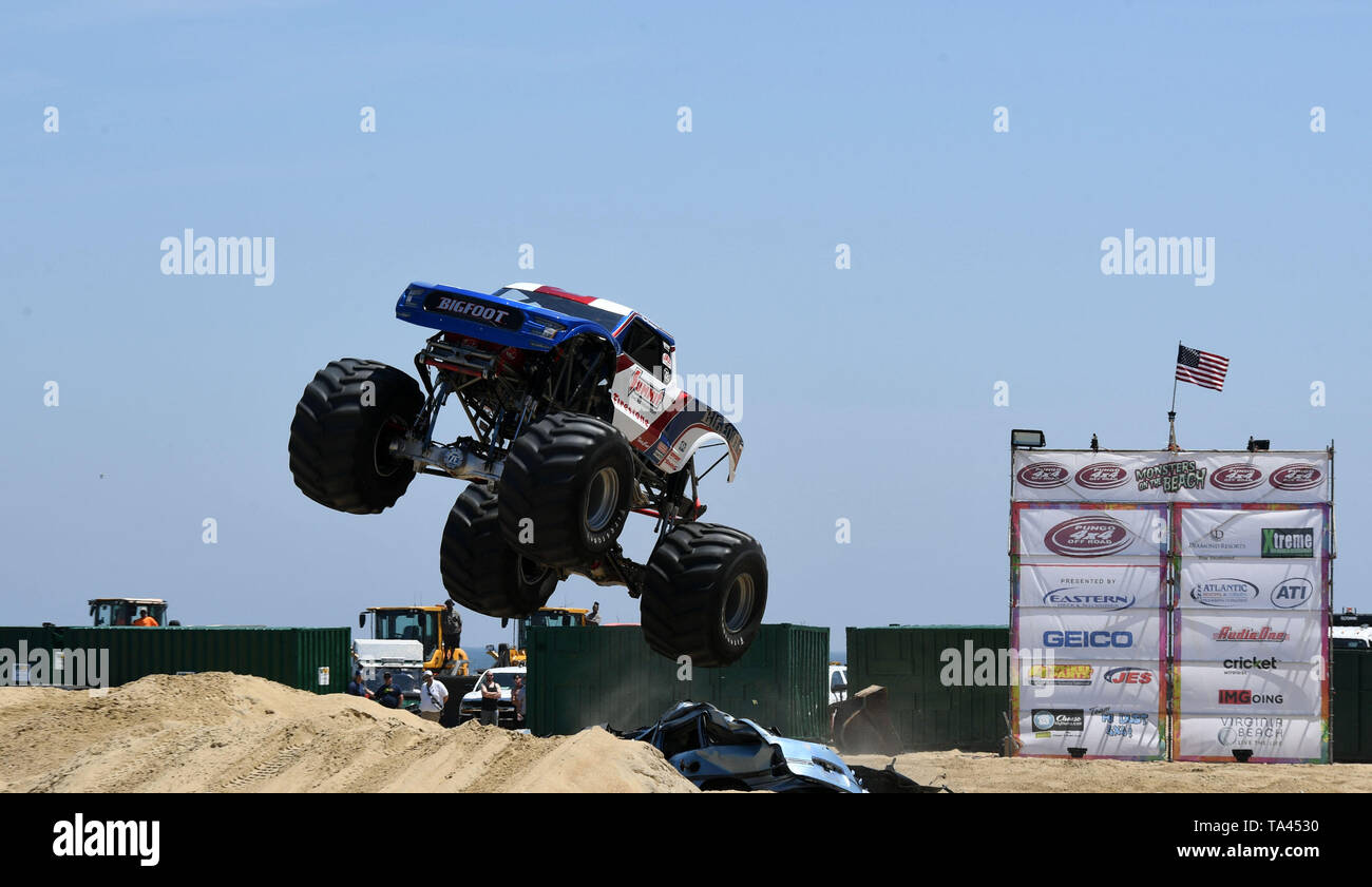 May 18, 2019 - PUNGO OFFROAD MONSTERS ON THE BEACH bring the big trucks ...