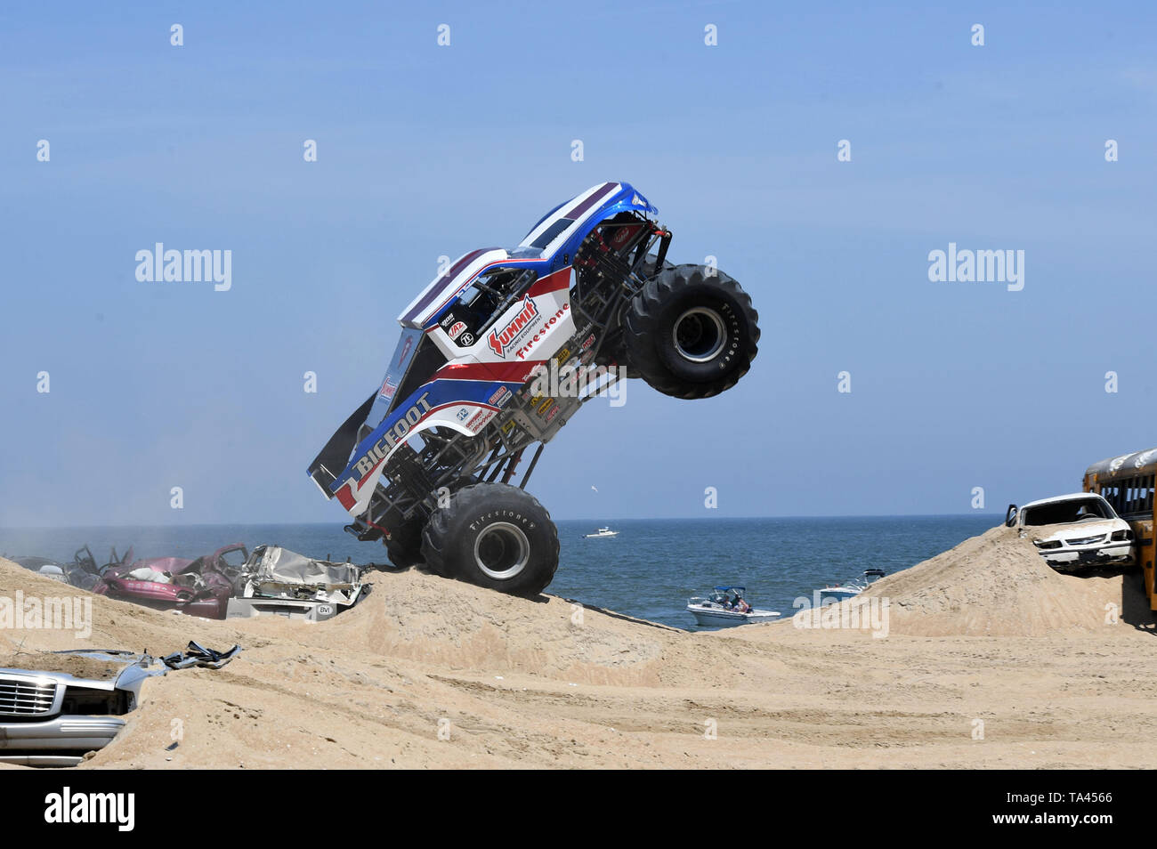 May 18, 2019 - PUNGO OFFROAD MONSTERS ON THE BEACH bring the big trucks ...